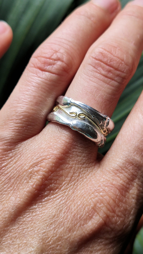 Wide raw ring band in 18 ct gold and silver robust ring ornamented with ...